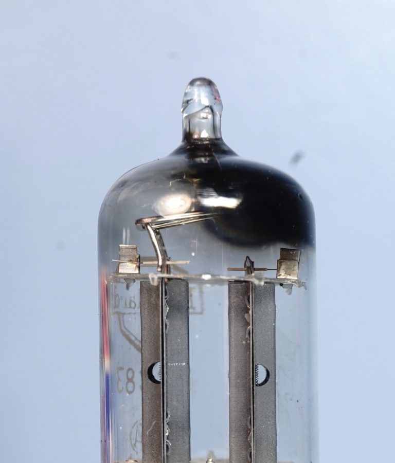 ECC83 Mullard Blackburn, f91 / mC1, square getter, long plates (Jan ...